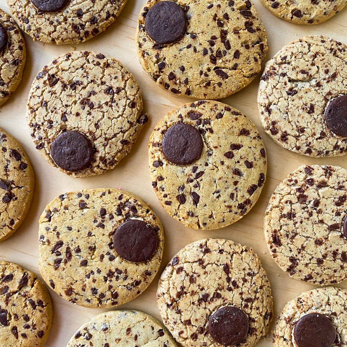 Biscuits & Bakes – Dot Chocolate